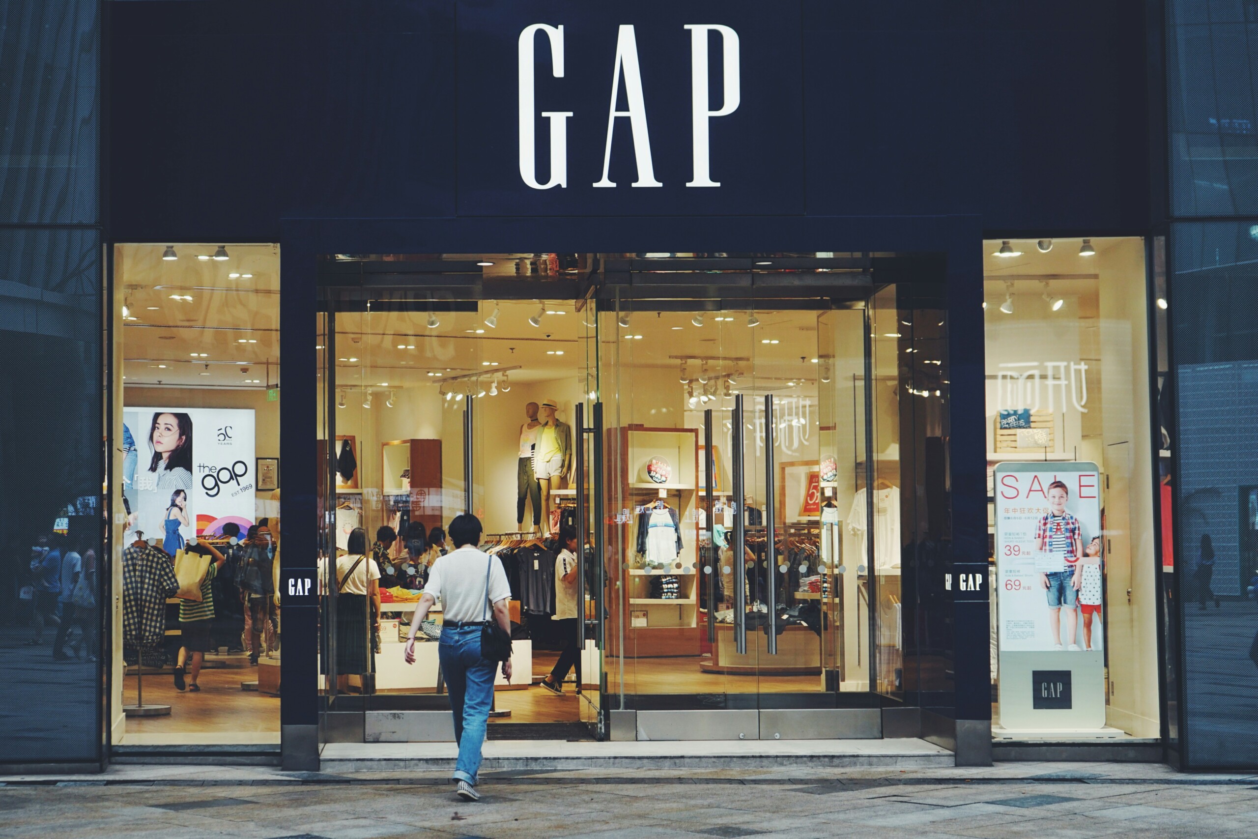 GAP、ブランド復活の鍵は「関連性」にあり – Newscape Lab